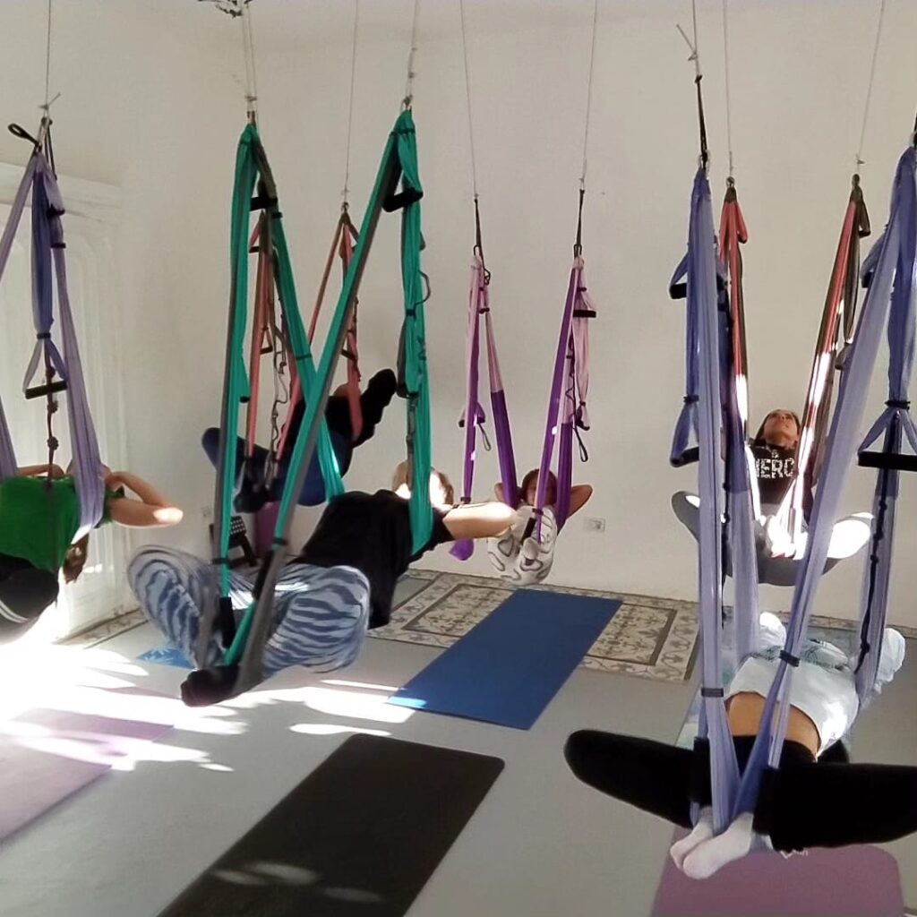 FLOWING YOGA – Estudio de Yoga Aereo